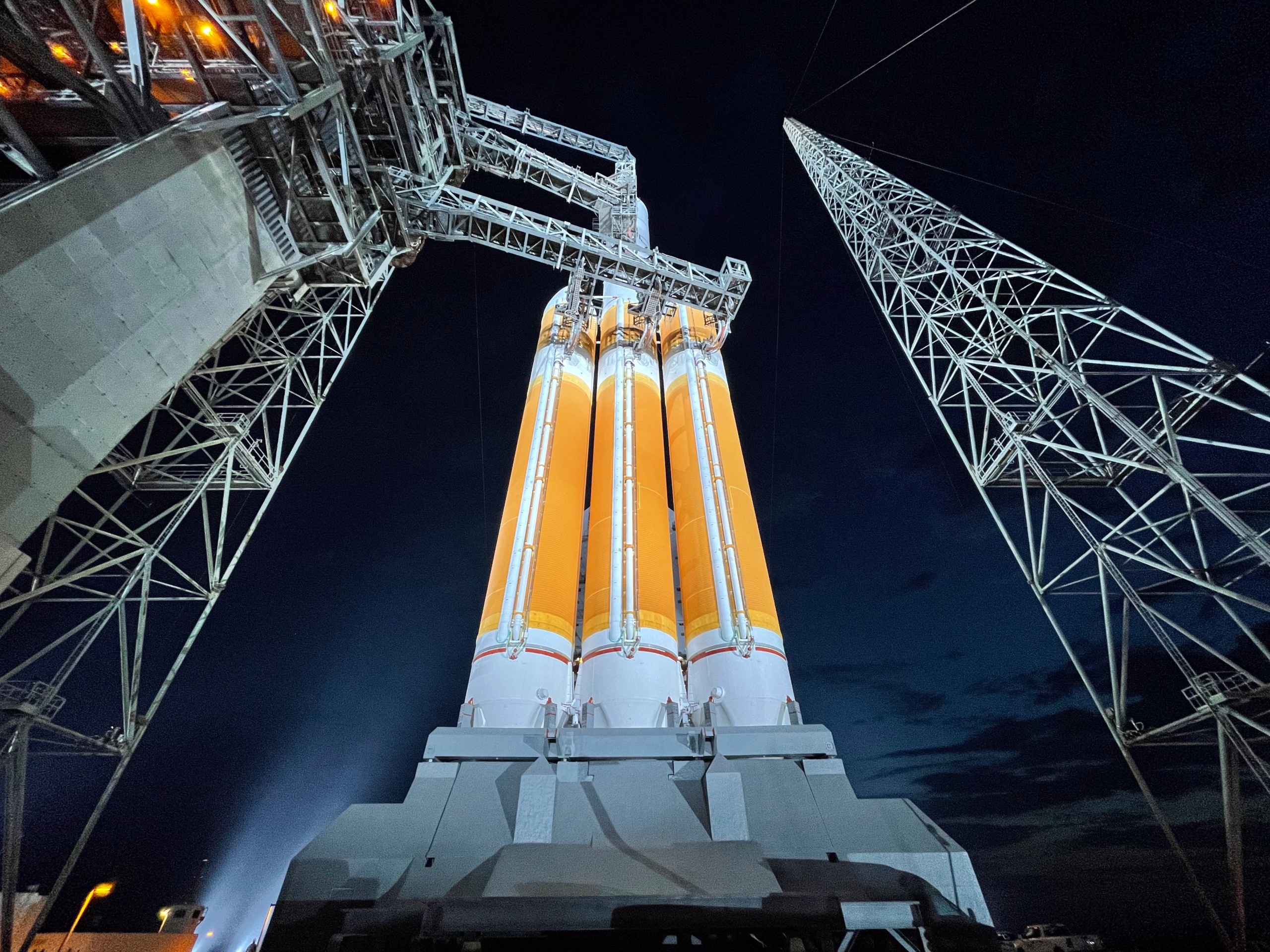 Delta IV Heavy Bids Farewell